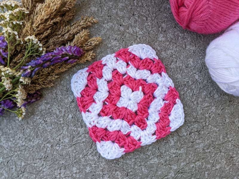 Free Crochet Diamond Granny Square Pattern - Crochet Bits