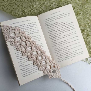 Ads-Free Crochet Lace Bookmark Pattern - Crochet Bits