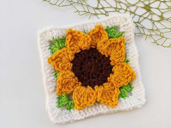 Free Crochet Sunflower Granny Square Pattern - Crochet Bits