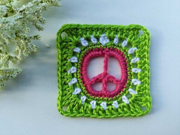 Free Crochet Peace Sign Granny Square Pattern - Crochet Bits