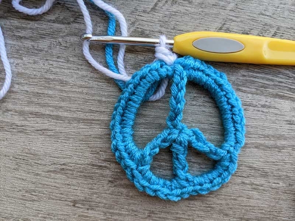 Free Crochet Peace Sign Granny Square Pattern - Crochet Bits