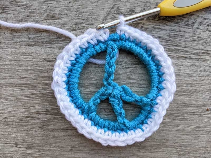 Free Crochet Peace Sign Granny Square Pattern - Crochet Bits
