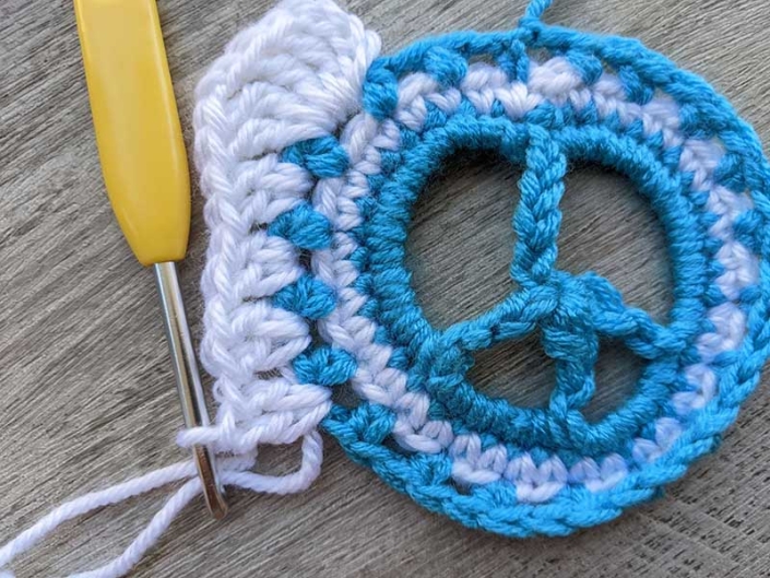 Free Crochet Peace Sign Granny Square Pattern - Crochet Bits