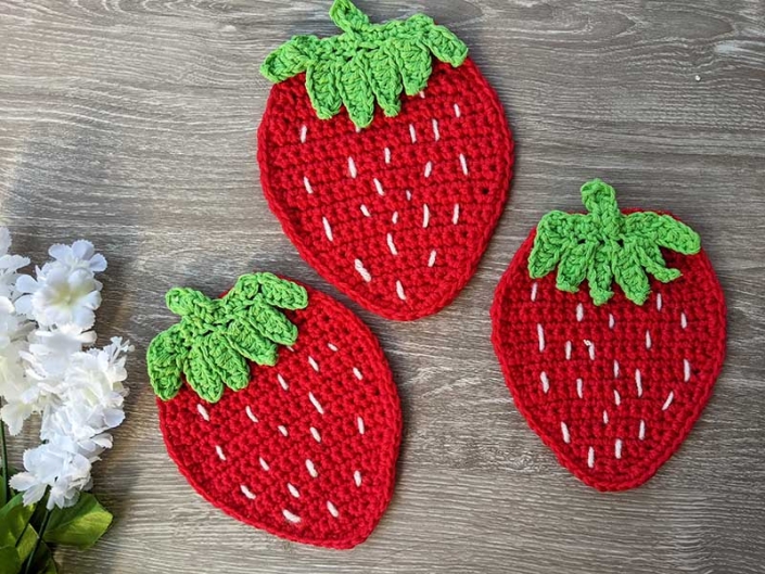 Free Crochet Strawberry Coaster Pattern - Crochet Bits