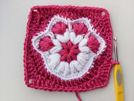 Free Crochet Paw Print Granny Square Pattern - Crochet Bits