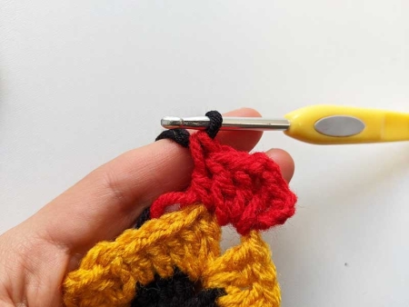 Free Crochet Santa's Belt Granny Square Pattern - Crochet Bits