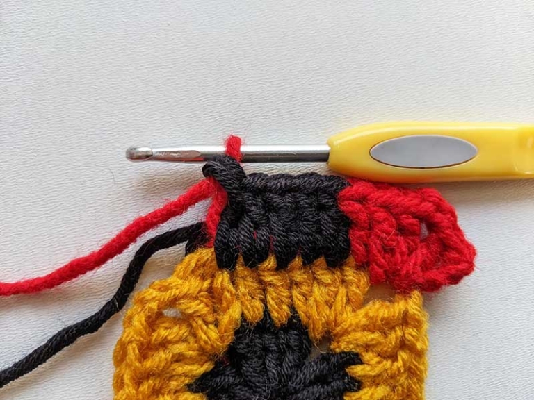 Free Crochet Santa's Belt Granny Square Pattern - Crochet Bits