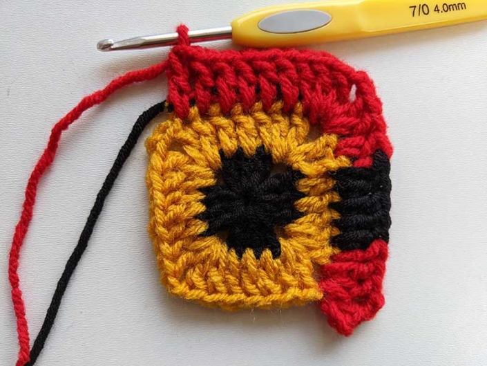 Free Crochet Santa's Belt Granny Square Pattern - Crochet Bits