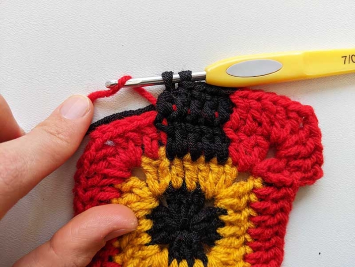 Free Crochet Santa's Belt Granny Square Pattern - Crochet Bits