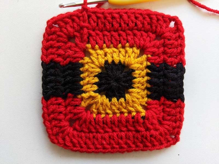 Free Crochet Santa's Belt Granny Square Pattern - Crochet Bits