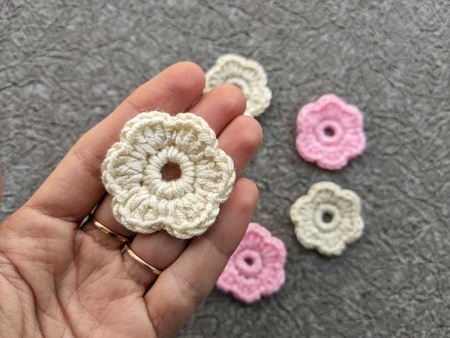 Free Crochet Mini Flower Pattern - Crochet Bits