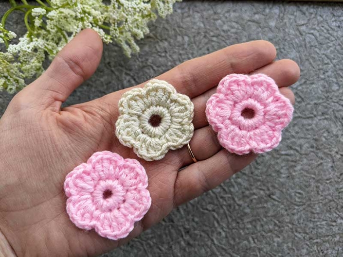 Free Crochet Mini Flower Pattern - Crochet Bits