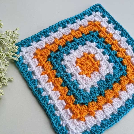 Free Crochet Christmas Tree Pattern (from Granny Square) - Crochet Bits