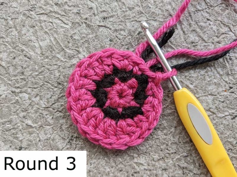 Free Crochet Two-Color Rose Patch Pattern - Crochet Bits