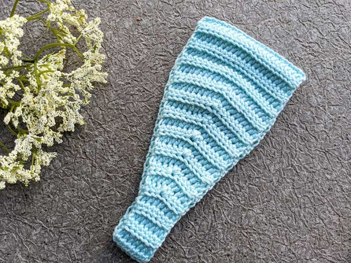 Free Crochet Headband with a Button Closure Pattern - Crochet Bits