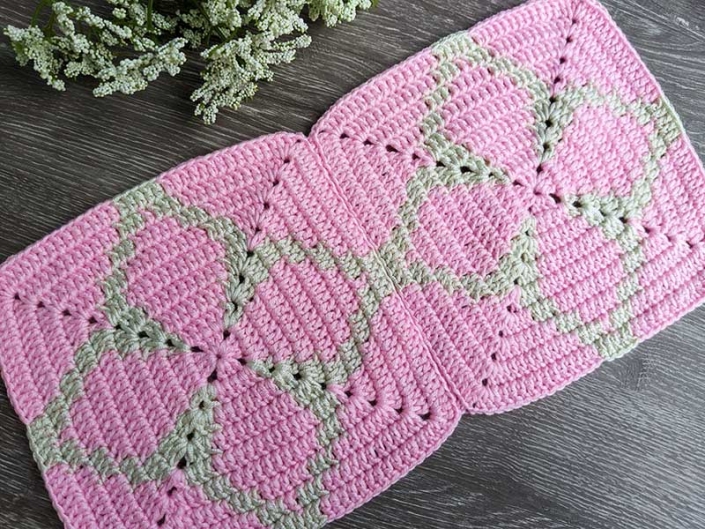 Free Crochet Two-Color Flower Granny Square Pattern - Crochet Bits
